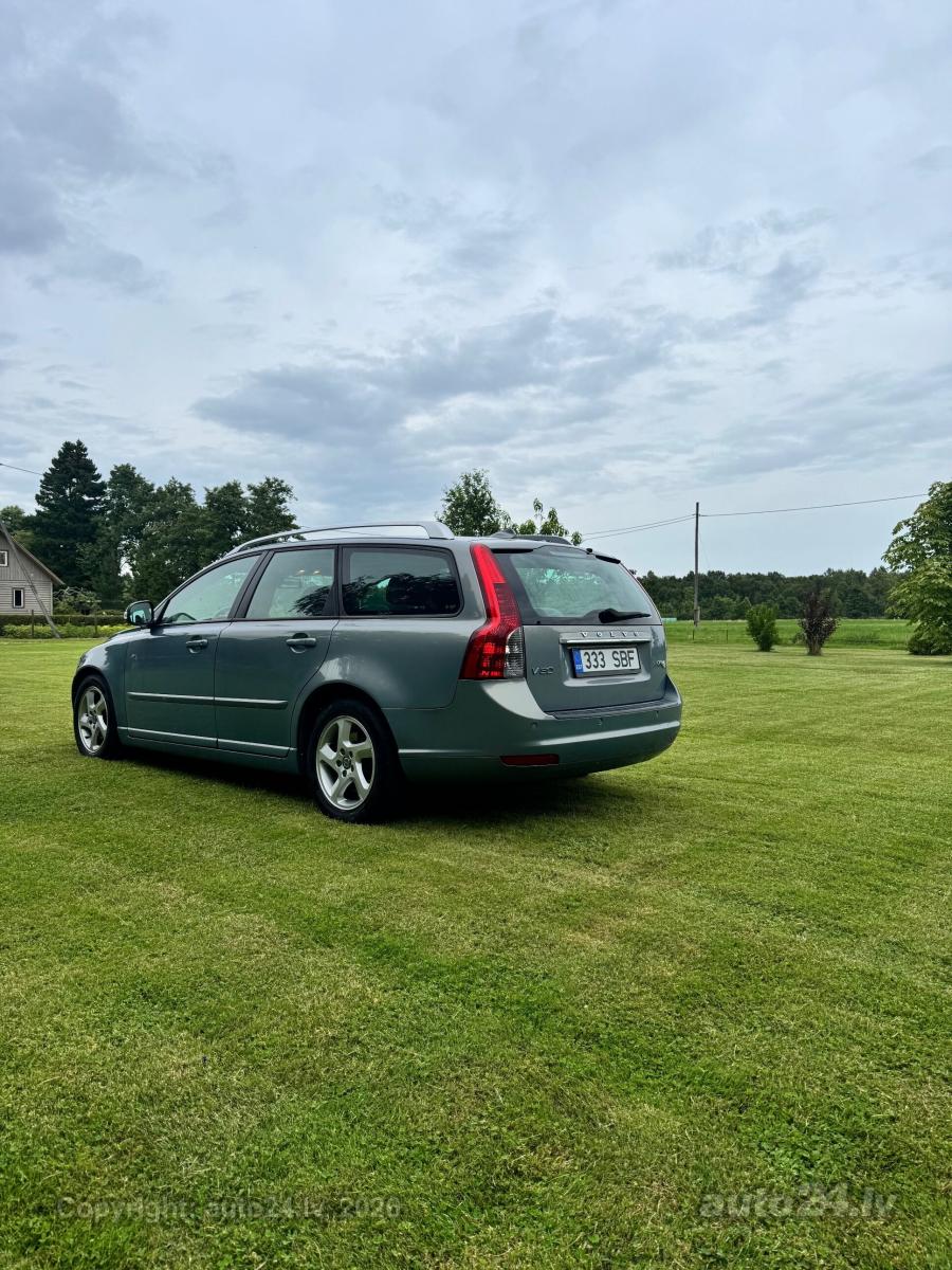 Grey Volvo V50 2011 in Tallinn, with an engine capacity of 1.60 L and mileage of 224 thousand km for 4500 €, photo 3 on AUTOMOTO.COM.LV