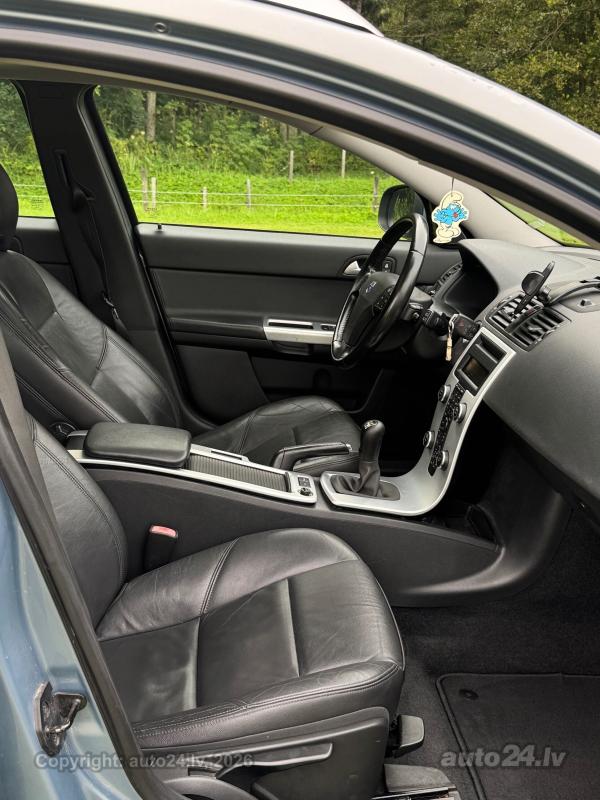 Grey Volvo V50 2011 in Tallinn, with an engine capacity of 1.60 L and mileage of 224 thousand km for 4500 €, photo 10 on AUTOMOTO.COM.LV