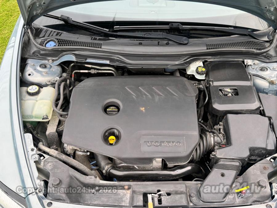 Grey Volvo V50 2011 in Tallinn, with an engine capacity of 1.60 L and mileage of 224 thousand km for 4500 €, photo 13 on AUTOMOTO.COM.LV