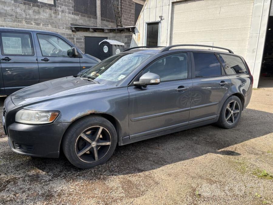 Grey Volvo V50 2011 in Riga, with an engine capacity of 1.60 L and mileage of 425 thousand km for 2000 €, photo 7 on AUTOMOTO.COM.LV