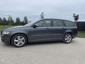 Pelēks Volvo V50 2011 Šauļi, ar dzinēja tilpumu 2.00 L un nobraukumu 286 tūkst. km par 3700 €, foto  vietnē AUTOMOTO.COM.LV