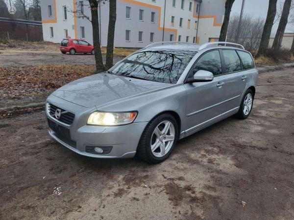 Pelēks Volvo V50 2012 Kauņa, ar dzinēja tilpumu 1.60 L un nobraukumu 236 tūkst. km par 3150 €, foto 2 vietnē AUTOMOTO.COM.LV