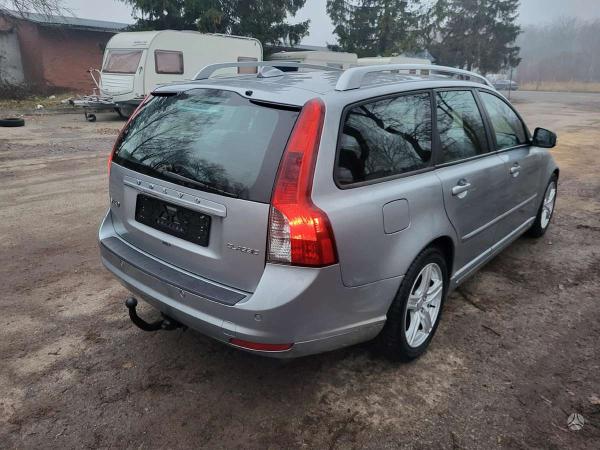 Pelēks Volvo V50 2012 Kauņa, ar dzinēja tilpumu 1.60 L un nobraukumu 236 tūkst. km par 3150 €, foto 5 vietnē AUTOMOTO.COM.LV
