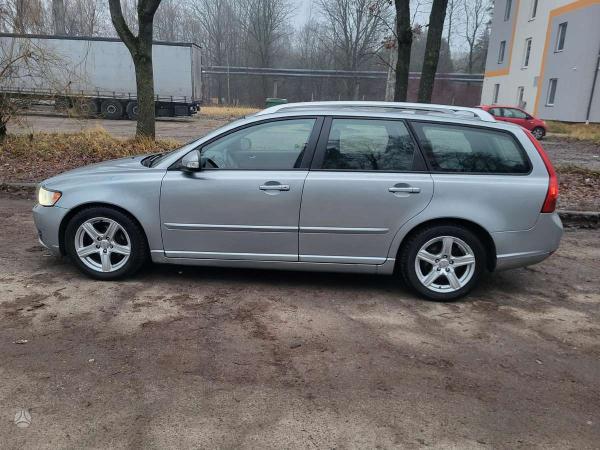 Pelēks Volvo V50 2012 Kauņa, ar dzinēja tilpumu 1.60 L un nobraukumu 236 tūkst. km par 3150 €, foto 7 vietnē AUTOMOTO.COM.LV