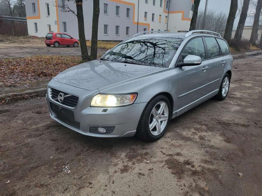 Pelēks Volvo V50 2012 Kauņa, ar dzinēja tilpumu 1.60 L un nobraukumu 234 tūkst. km par 3200 €, foto 2 vietnē AUTOMOTO.COM.LV