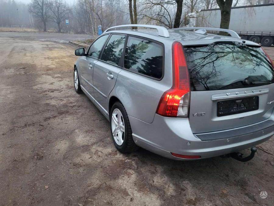 Pelēks Volvo V50 2012 Kauņa, ar dzinēja tilpumu 1.60 L un nobraukumu 234 tūkst. km par 3200 €, foto 6 vietnē AUTOMOTO.COM.LV