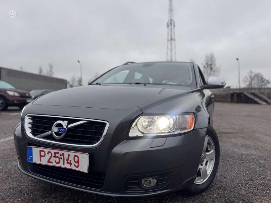 Pelēks Volvo V50 2012 Alīta, ar dzinēja tilpumu 1.56 L un nobraukumu 254 tūkst. km par 4700 €, foto 2 vietnē AUTOMOTO.COM.LV