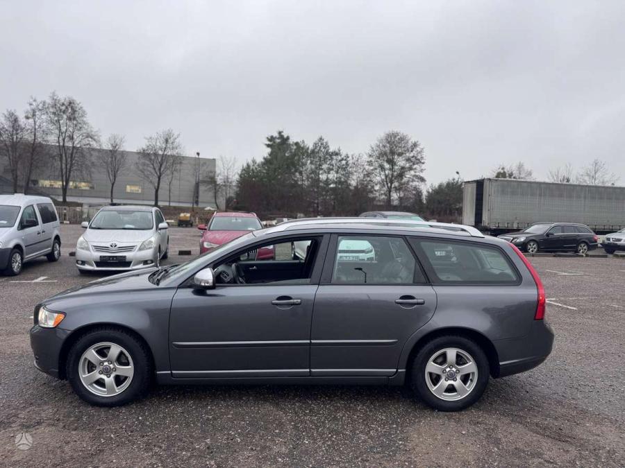 Pelēks Volvo V50 2012 Alīta, ar dzinēja tilpumu 1.56 L un nobraukumu 254 tūkst. km par 4700 €, foto 6 vietnē AUTOMOTO.COM.LV