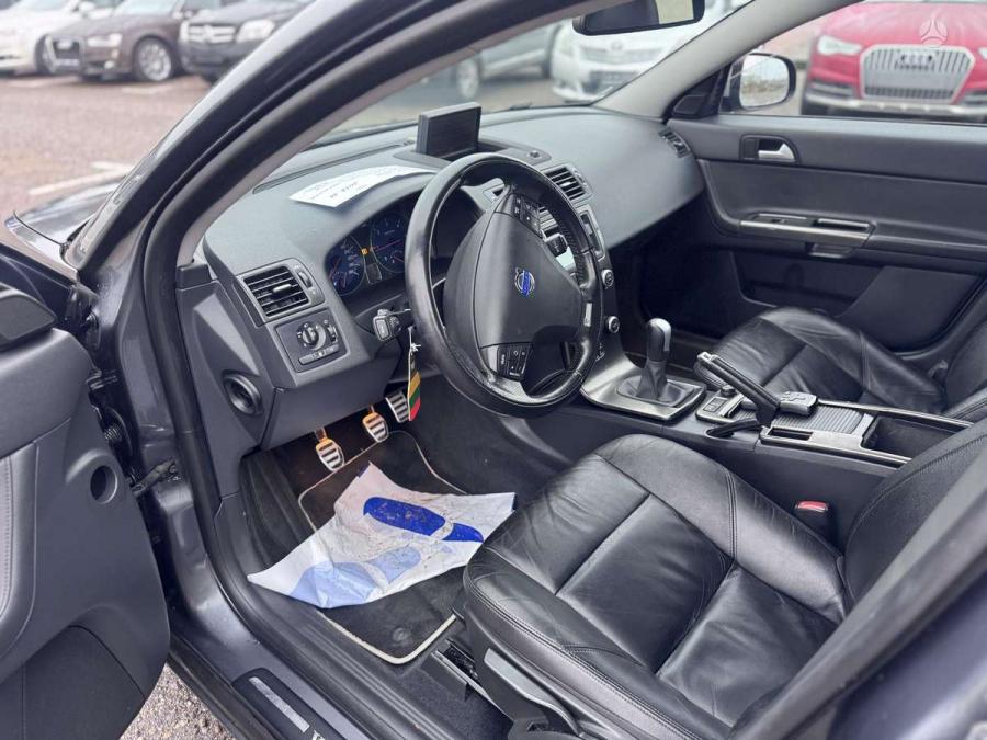 Pelēks Volvo V50 2012 Alīta, ar dzinēja tilpumu 1.56 L un nobraukumu 254 tūkst. km par 4700 €, foto 11 vietnē AUTOMOTO.COM.LV