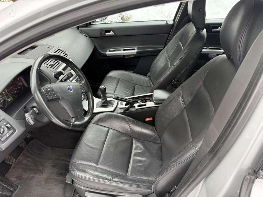 Pelēks Volvo V50 2012 Utena, ar dzinēja tilpumu 1.60 L un nobraukumu 280 tūkst. km par 3250 €, foto 10 vietnē AUTOMOTO.COM.LV