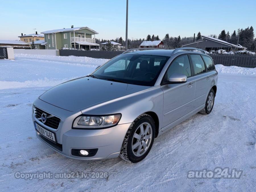 Pelēks Volvo V50 2012 Tallina, ar dzinēja tilpumu 2.00 L un nobraukumu 221 tūkst. km par 5790 €, foto 1 vietnē AUTOMOTO.COM.LV