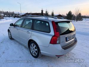 Pelēks Volvo V50 2012 Tallina, ar dzinēja tilpumu 2.00 L un nobraukumu 221 tūkst. km par 5790 €, foto 2 vietnē AUTOMOTO.COM.LV