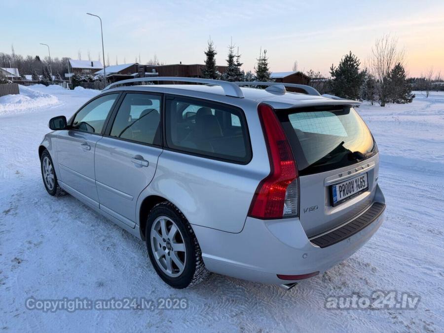Pelēks Volvo V50 2012 Tallina, ar dzinēja tilpumu 2.00 L un nobraukumu 221 tūkst. km par 5790 €, foto 2 vietnē AUTOMOTO.COM.LV
