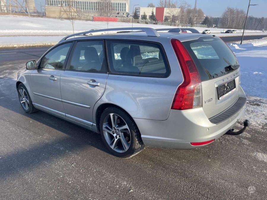 Grey Volvo V50 2012 in Kaunas, with an engine capacity of 1.56 L and mileage of 266 thousand km for 4200 €, photo 9 on AUTOMOTO.COM.LV