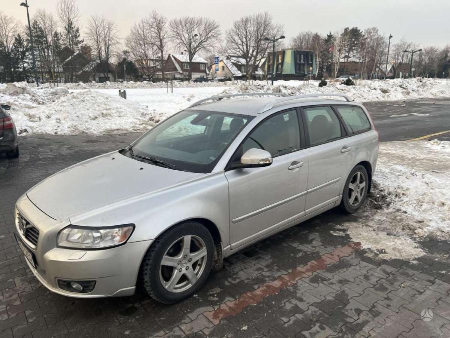 Pelēks Volvo V50 2012 Telšiai, ar dzinēja tilpumu 1.56 L un nobraukumu 306 tūkst. km par 2950 €, foto 1 vietnē AUTOMOTO.COM.LV