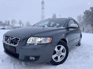 Pelēks Volvo V50 2012 Alīta, ar dzinēja tilpumu 1.56 L un nobraukumu 252 tūkst. km par 4300 €, foto 2 vietnē AUTOMOTO.COM.LV