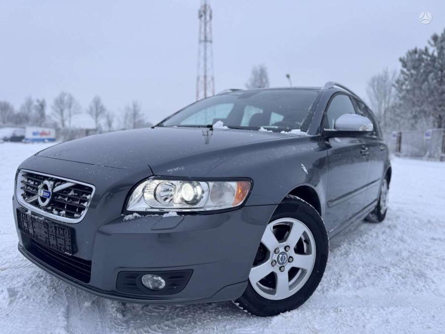Pelēks Volvo V50 2012 Alīta, ar dzinēja tilpumu 1.56 L un nobraukumu 252 tūkst. km par 4300 €, foto 2 vietnē AUTOMOTO.COM.LV