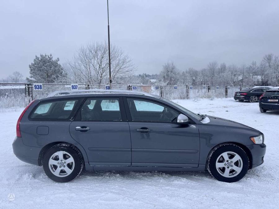 Pelēks Volvo V50 2012 Alīta, ar dzinēja tilpumu 1.56 L un nobraukumu 252 tūkst. km par 4300 €, foto 5 vietnē AUTOMOTO.COM.LV