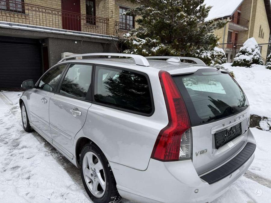 Grey Volvo V50 2012 in Utena, with an engine capacity of 1.56 L and mileage of 280 thousand km for 3200 €, photo 6 on AUTOMOTO.COM.LV