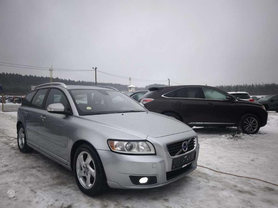 Grey Volvo V50 2012 in Vilnius, with an engine capacity of 1.60 L and mileage of 282 thousand km for 4350 €, photo 3 on AUTOMOTO.COM.LV