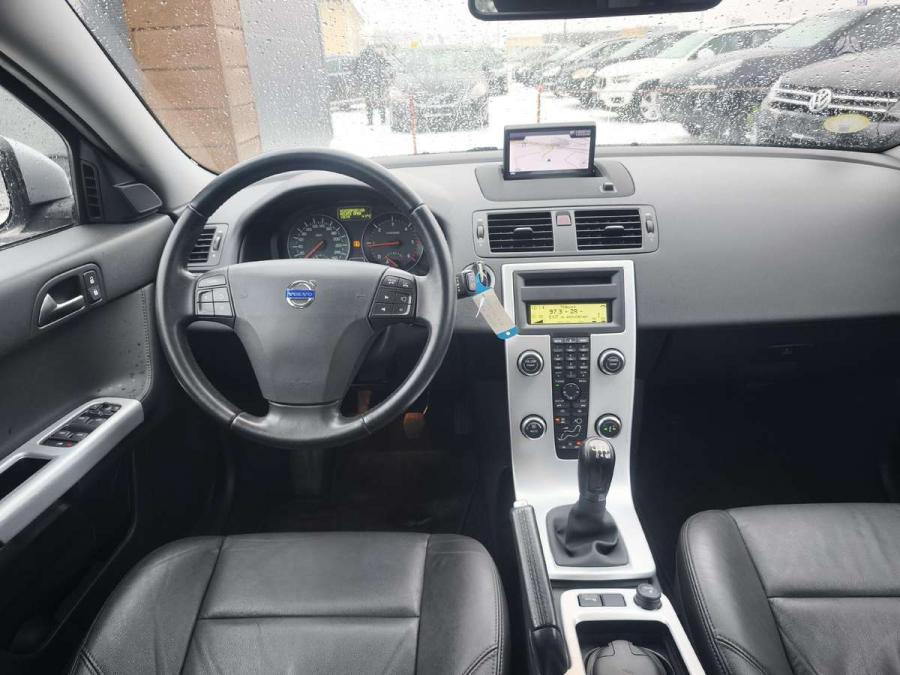 Grey Volvo V50 2012 in Vilnius, with an engine capacity of 1.60 L and mileage of 282 thousand km for 4350 €, photo 14 on AUTOMOTO.COM.LV