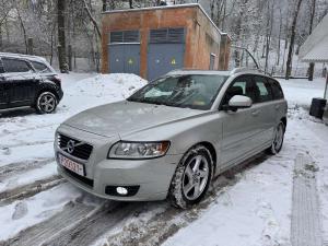Pelēks Volvo V50 2012 Alīta, ar dzinēja tilpumu 1.60 L un nobraukumu 290 tūkst. km par 2850 €, foto  vietnē AUTOMOTO.COM.LV