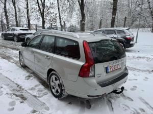 Pelēks Volvo V50 2012 Alīta, ar dzinēja tilpumu 1.60 L un nobraukumu 290 tūkst. km par 2850 €, foto 3 vietnē AUTOMOTO.COM.LV