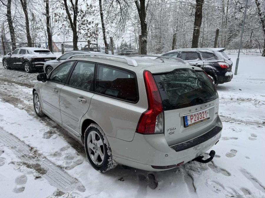 Pelēks Volvo V50 2012 Alīta, ar dzinēja tilpumu 1.60 L un nobraukumu 290 tūkst. km par 2850 €, foto 3 vietnē AUTOMOTO.COM.LV