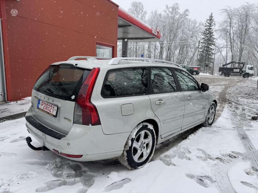 Pelēks Volvo V50 2012 Alīta, ar dzinēja tilpumu 1.60 L un nobraukumu 290 tūkst. km par 2850 €, foto 4 vietnē AUTOMOTO.COM.LV