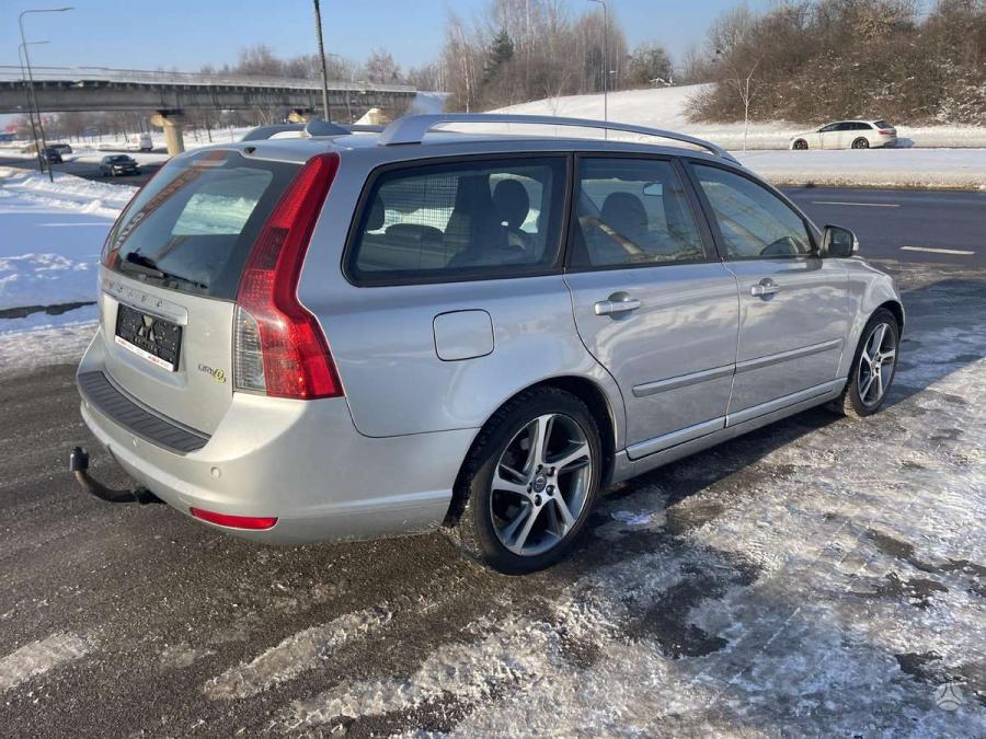 Pelēks Volvo V50 2012 Kauņa, ar dzinēja tilpumu 1.56 L un nobraukumu 266 tūkst. km par 4200 €, foto 10 vietnē AUTOMOTO.COM.LV