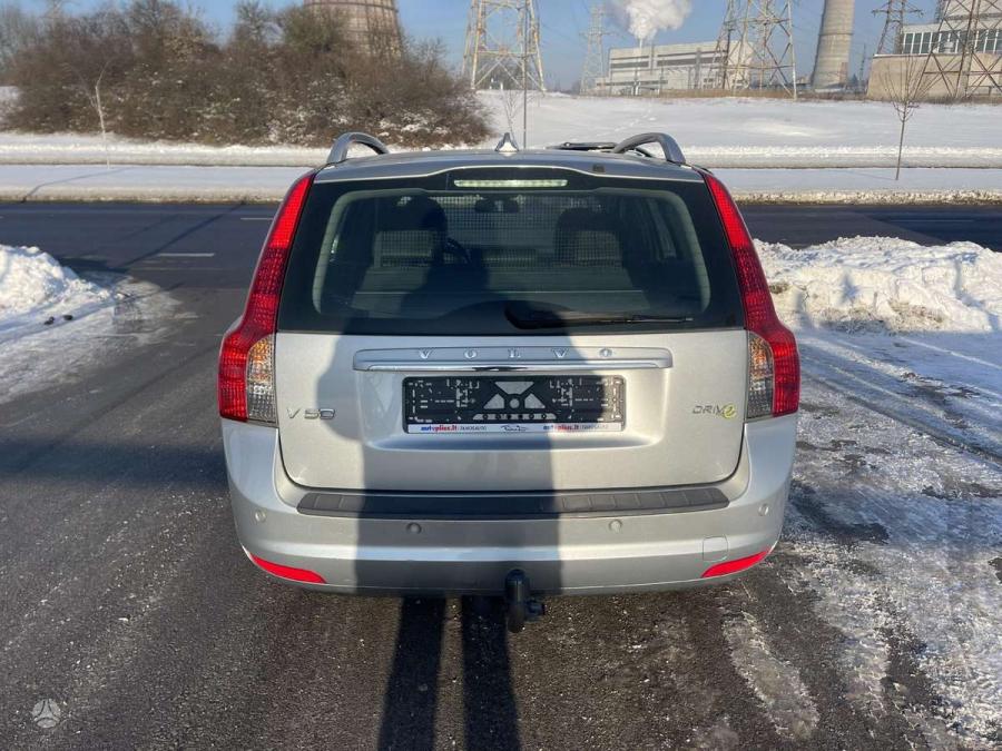 Pelēks Volvo V50 2012 Kauņa, ar dzinēja tilpumu 1.56 L un nobraukumu 266 tūkst. km par 4200 €, foto 12 vietnē AUTOMOTO.COM.LV