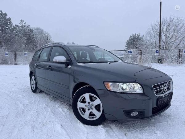Pelēks Volvo V50 2012 Alīta, ar dzinēja tilpumu 1.56 L un nobraukumu 249 tūkst. km par 4150 €, foto 1 vietnē AUTOMOTO.COM.LV