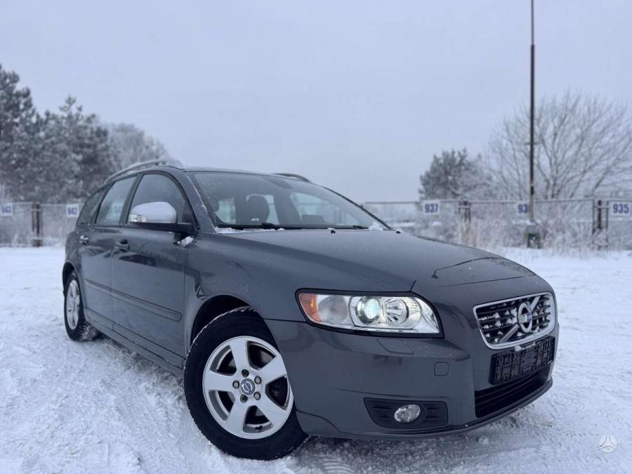 Pelēks Volvo V50 2012 Alīta, ar dzinēja tilpumu 1.56 L un nobraukumu 249 tūkst. km par 4150 €, foto 5 vietnē AUTOMOTO.COM.LV