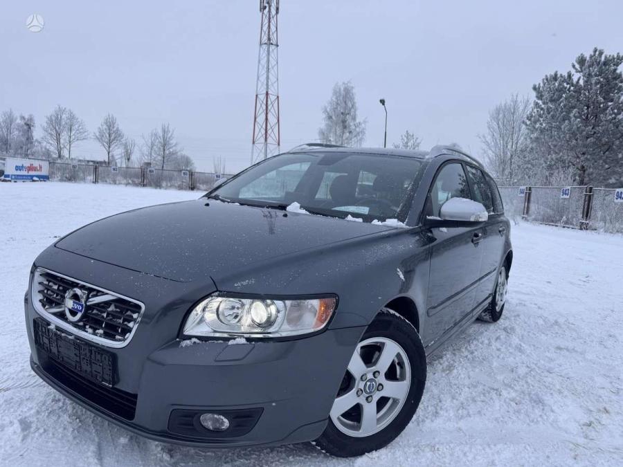 Pelēks Volvo V50 2012 Alīta, ar dzinēja tilpumu 1.56 L un nobraukumu 249 tūkst. km par 4150 €, foto 6 vietnē AUTOMOTO.COM.LV