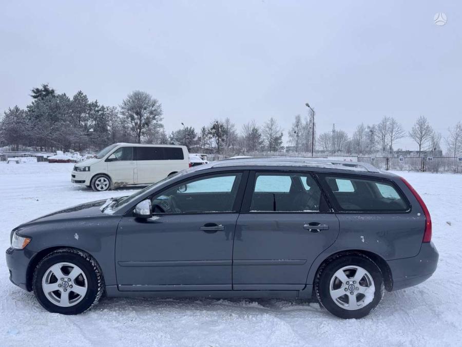 Pelēks Volvo V50 2012 Alīta, ar dzinēja tilpumu 1.56 L un nobraukumu 249 tūkst. km par 4150 €, foto 8 vietnē AUTOMOTO.COM.LV