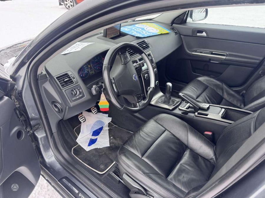 Pelēks Volvo V50 2012 Alīta, ar dzinēja tilpumu 1.56 L un nobraukumu 249 tūkst. km par 4150 €, foto 14 vietnē AUTOMOTO.COM.LV