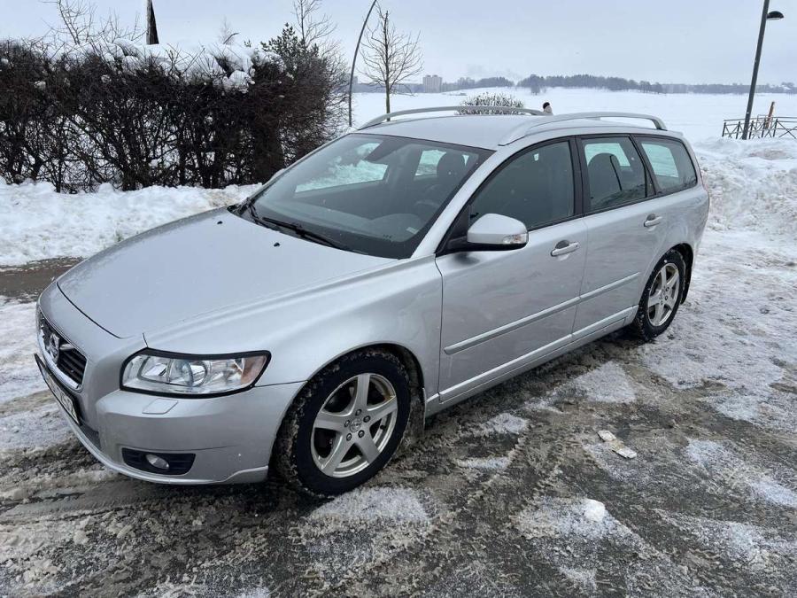 Grey Volvo V50 2012 in Telschi, with an engine capacity of 1.56 L and mileage of 305 thousand km for 2950 €, photo 1 on AUTOMOTO.COM.LV