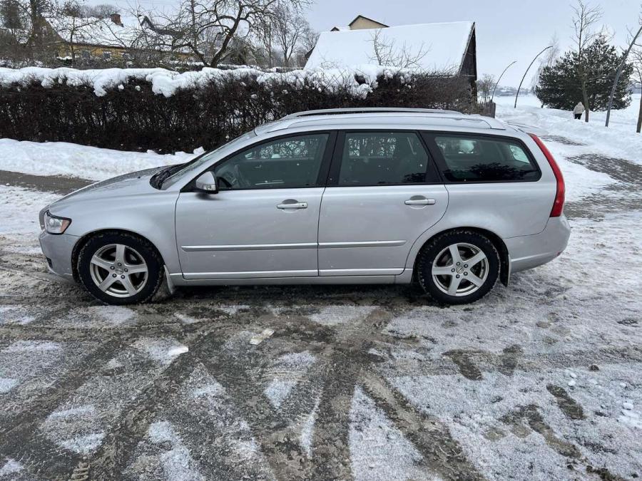 Grey Volvo V50 2012 in Telschi, with an engine capacity of 1.56 L and mileage of 305 thousand km for 2950 €, photo 2 on AUTOMOTO.COM.LV