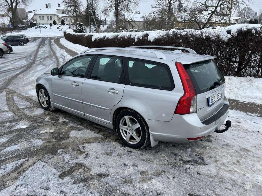 Grey Volvo V50 2012 in Telschi, with an engine capacity of 1.56 L and mileage of 305 thousand km for 2950 €, photo 3 on AUTOMOTO.COM.LV
