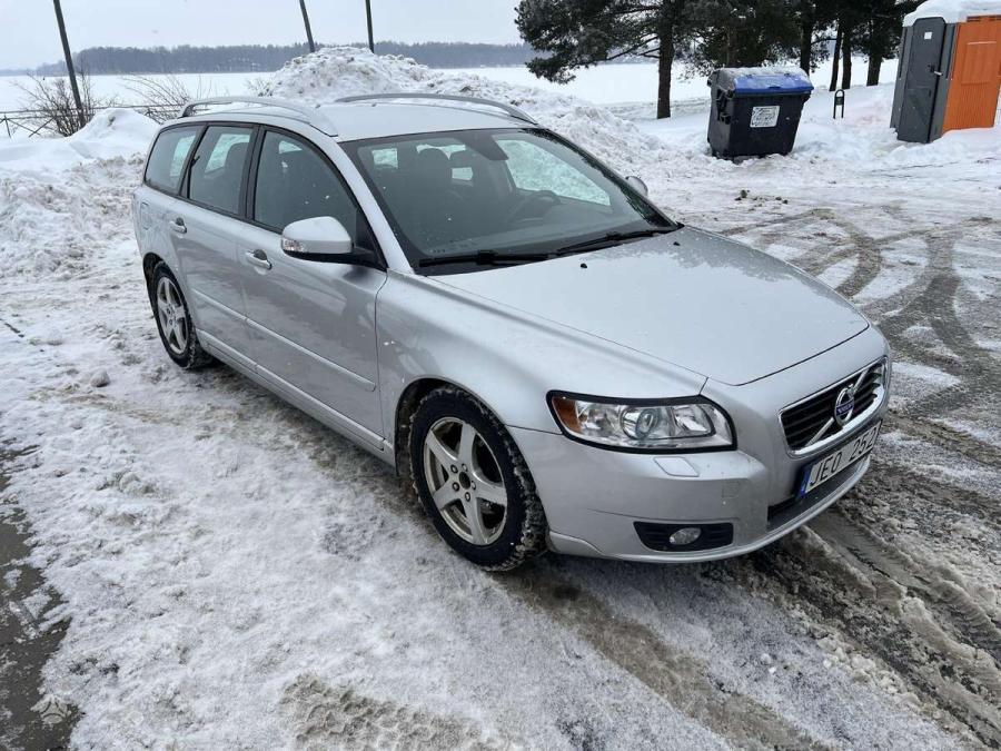 Grey Volvo V50 2012 in Telschi, with an engine capacity of 1.56 L and mileage of 305 thousand km for 2950 €, photo 7 on AUTOMOTO.COM.LV