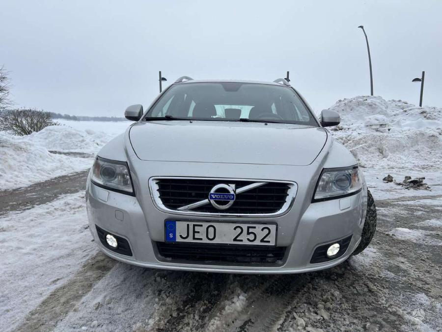 Grey Volvo V50 2012 in Telschi, with an engine capacity of 1.56 L and mileage of 305 thousand km for 2950 €, photo 9 on AUTOMOTO.COM.LV