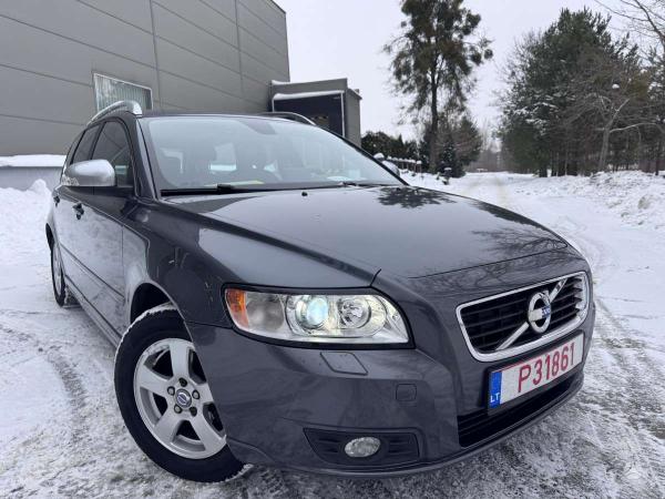 Pelēks Volvo V50 2012 Alīta, ar dzinēja tilpumu 1.56 L un nobraukumu 249 tūkst. km par 4100 €, foto 1 vietnē AUTOMOTO.COM.LV