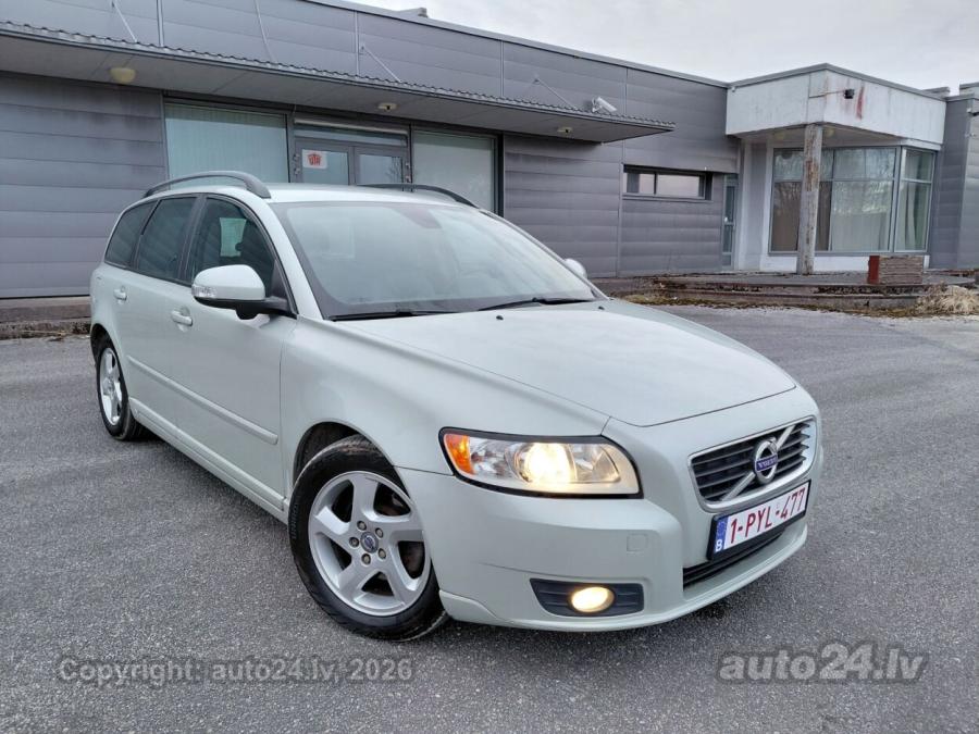 Pelēks Volvo V50 2012 Paide, ar dzinēja tilpumu 1.60 L un nobraukumu 199 tūkst. km par 4999 €, foto 1 vietnē AUTOMOTO.COM.LV