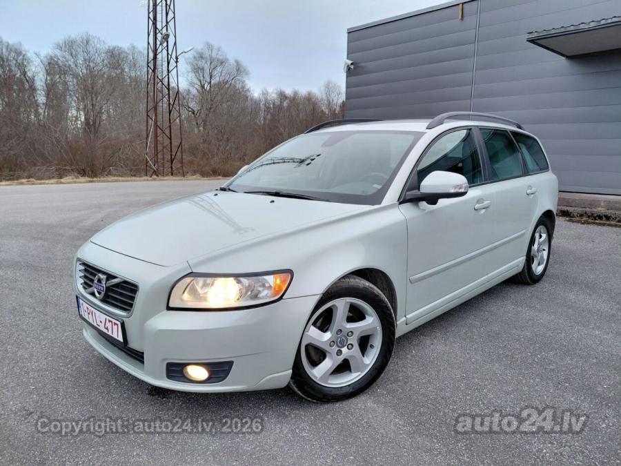 Pelēks Volvo V50 2012 Paide, ar dzinēja tilpumu 1.60 L un nobraukumu 199 tūkst. km par 4999 €, foto 2 vietnē AUTOMOTO.COM.LV