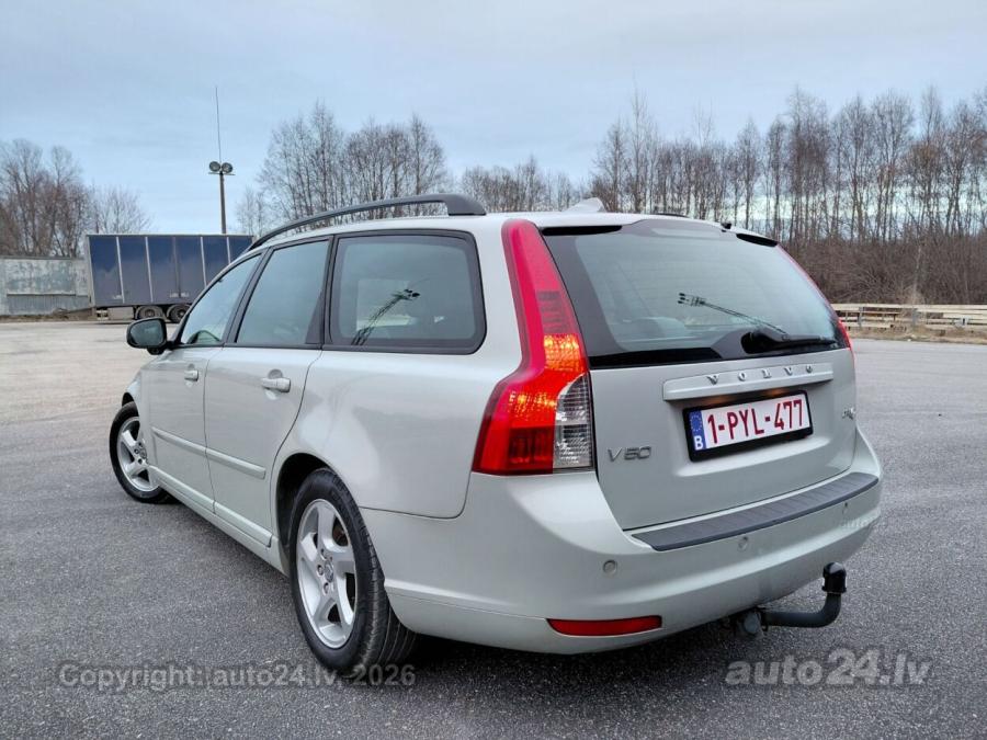 Pelēks Volvo V50 2012 Paide, ar dzinēja tilpumu 1.60 L un nobraukumu 199 tūkst. km par 4999 €, foto 3 vietnē AUTOMOTO.COM.LV