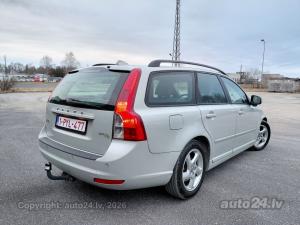 Pelēks Volvo V50 2012 Paide, ar dzinēja tilpumu 1.60 L un nobraukumu 199 tūkst. km par 4999 €, foto 4 vietnē AUTOMOTO.COM.LV
