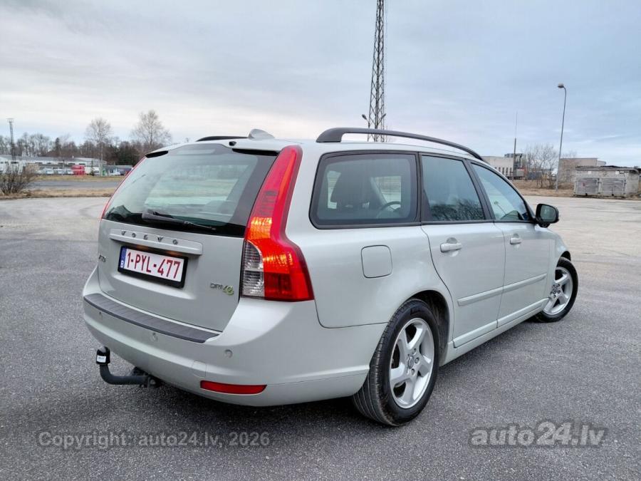 Pelēks Volvo V50 2012 Paide, ar dzinēja tilpumu 1.60 L un nobraukumu 199 tūkst. km par 4999 €, foto 4 vietnē AUTOMOTO.COM.LV