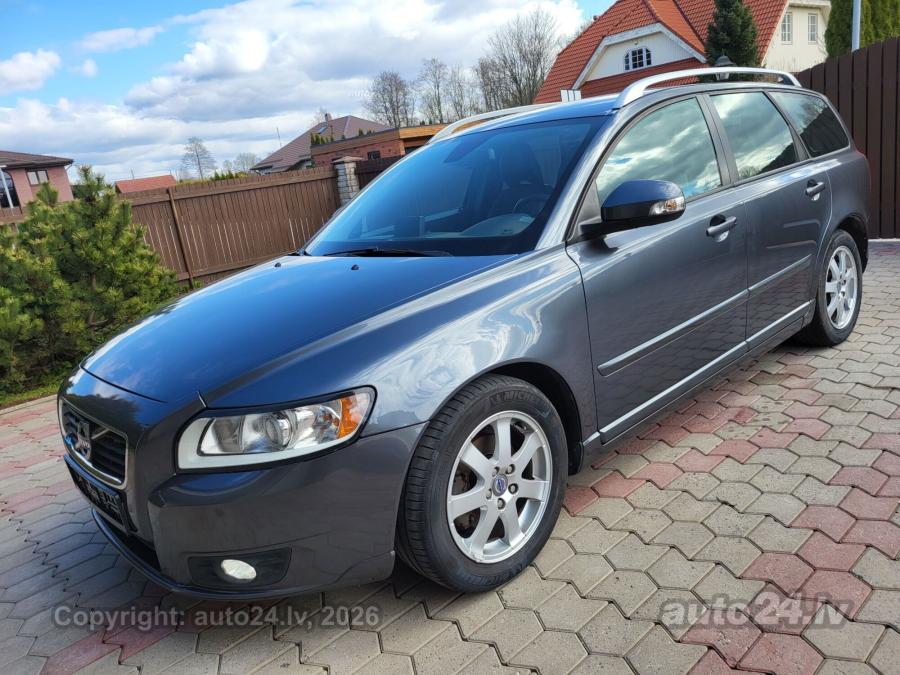 Grey Volvo V50 2012 in Tallinn, with an engine capacity of 1.60 L and mileage of 195 thousand km for 4999 €, photo 1 on AUTOMOTO.COM.LV