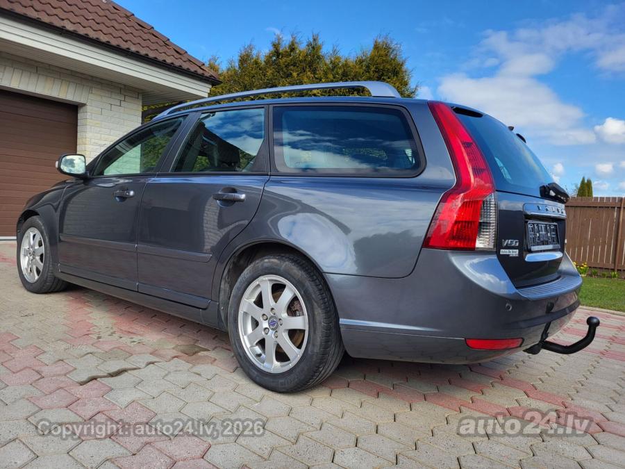 Grey Volvo V50 2012 in Tallinn, with an engine capacity of 1.60 L and mileage of 195 thousand km for 4999 €, photo 3 on AUTOMOTO.COM.LV