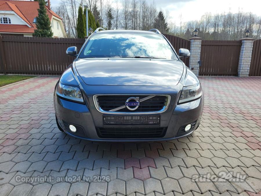 Grey Volvo V50 2012 in Tallinn, with an engine capacity of 1.60 L and mileage of 195 thousand km for 4999 €, photo 12 on AUTOMOTO.COM.LV